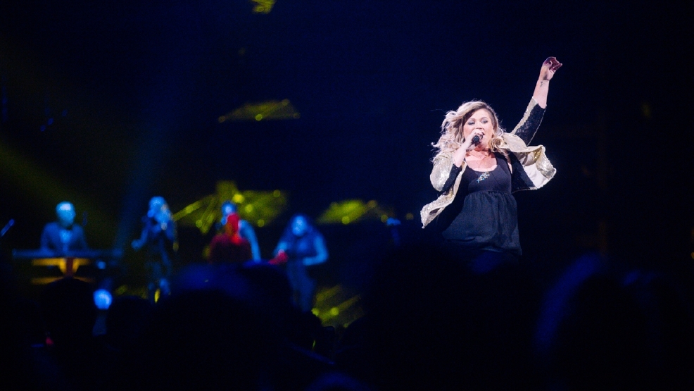 Photos: Kelly Clarkson, still an American Idol, comes to Seattle ...